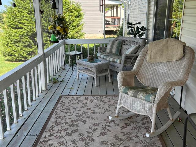 210 Ebenezer Loop