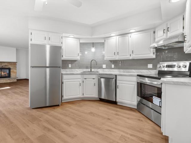 210 Echo Ln