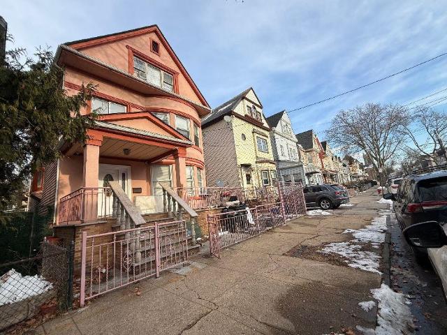 210 Ege Ave