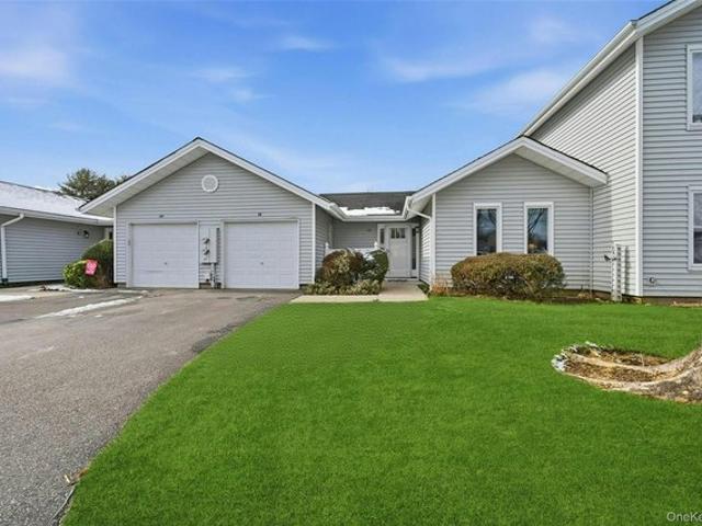 210 Elton Ct W, Saint James, NY 11780