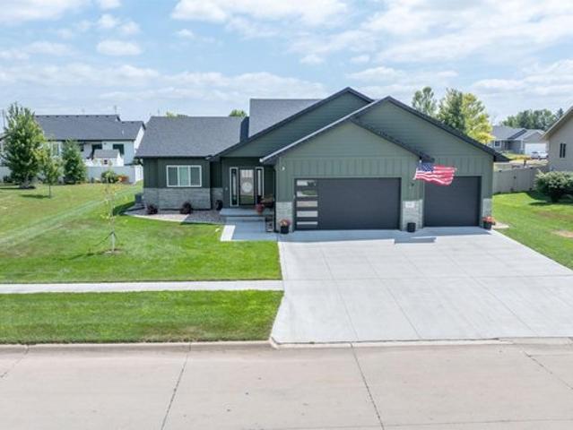 210 Elm St, Sloan, IA 51055