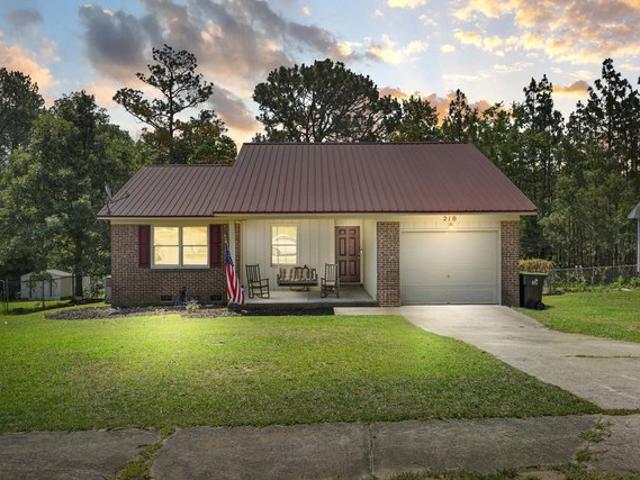 210 Eppingdale Dr, Spring Lake, NC 28390