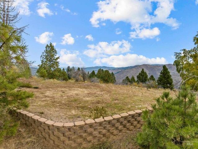 210 Evergreen Dr, Boise, ID 83716