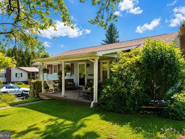 210 F St, Mountain Lake Park, MD 21550