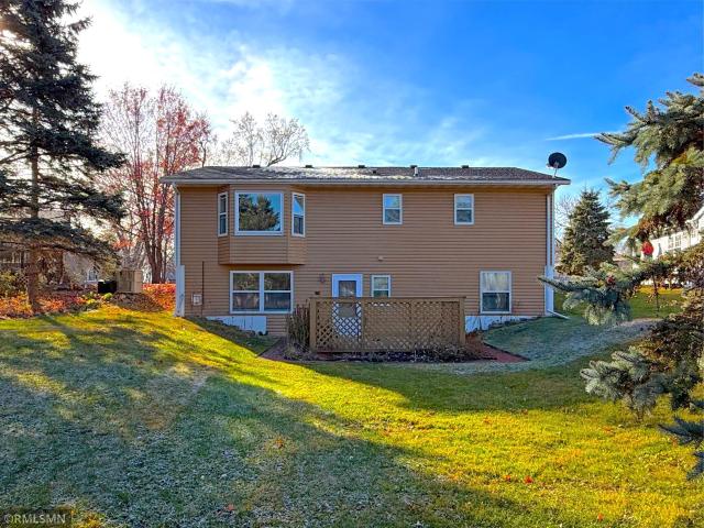 210 Knollwood Street W