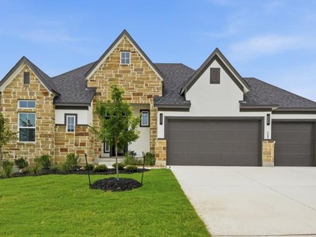 210 Kari Dr, Castroville, TX 78009