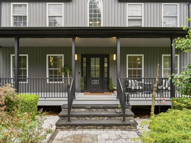 210 Howells Turnpike