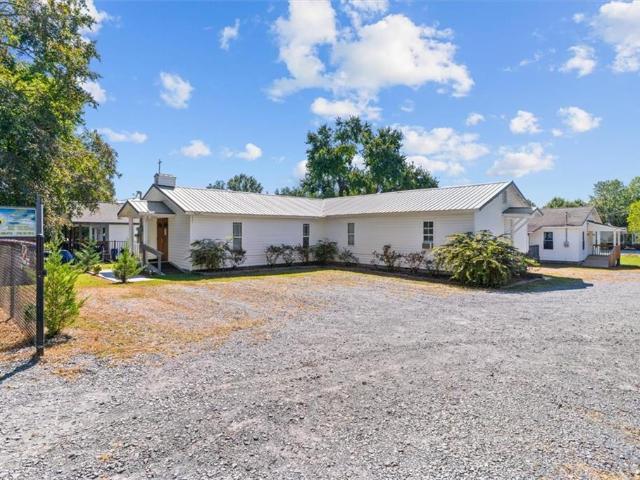 210 Hood St, Calhoun, GA 30701 | MLS #7682 | Compass