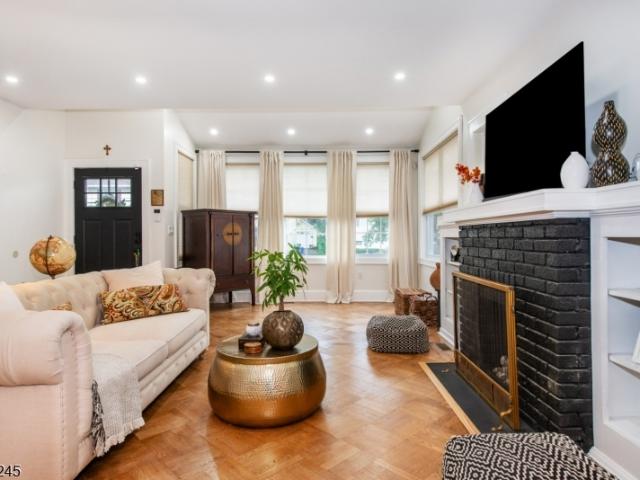 210 Jacoby St