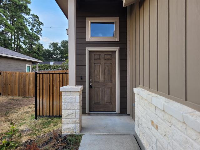 210 Oakcrest, Unit A, Conroe, TX 77304 | MLS #39277 | Compass