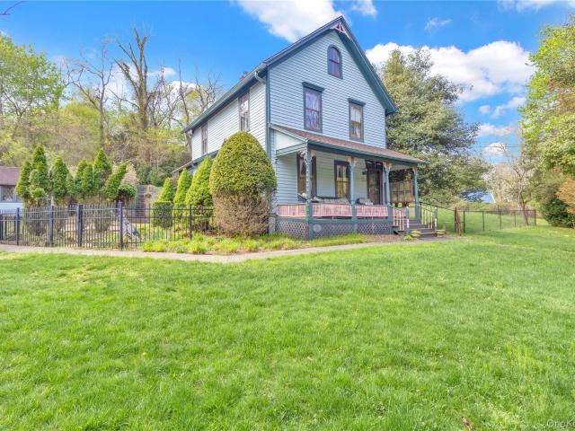 210 Old Town Rd, East Setauket, NY 11733 | MLS #985985 | Compass