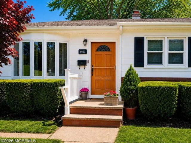 210 Orchard St, Cliffwood Beach, NJ 07735