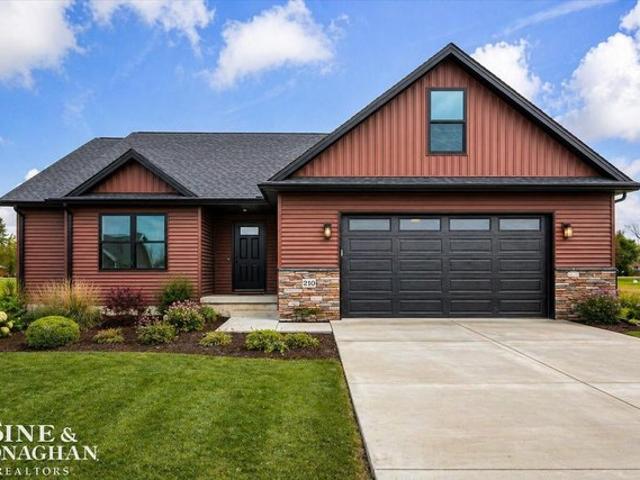 210 Oregon Ave, Marysville, MI 48040