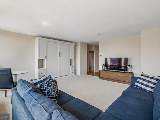 210 Locust Street # 9EW