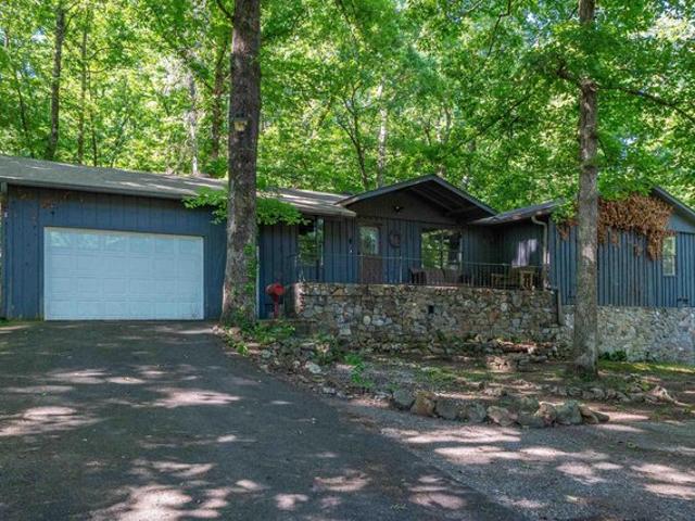 210 Lawrence Ln, Hot Springs, AR 71913