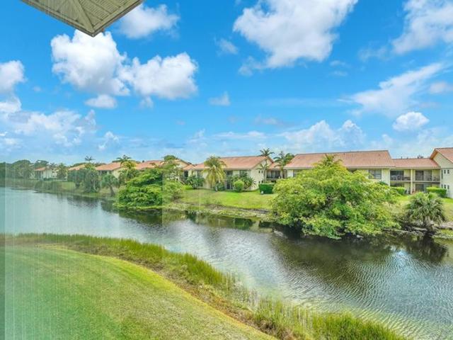 210 Lake Evelyn Dr, West Palm Beach, FL 33411