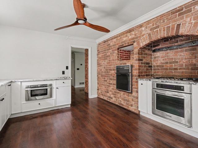 210 Lakeview Drive