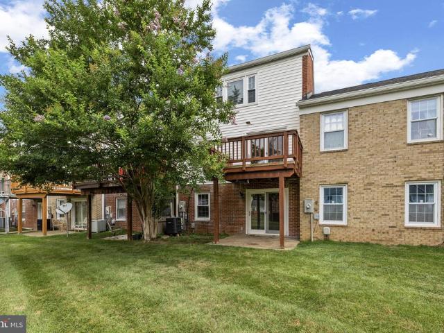 210 Leeds Court E