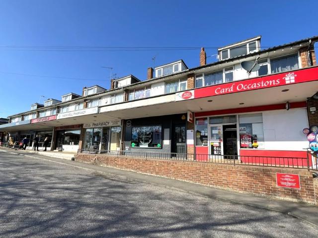 210 Main Road, Hawkwell, Essex, SS5 Mixed use to rent £1,717 pcm £396 pw