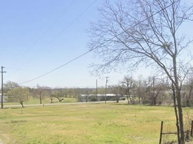 210 McElroy St, Southmayd, TX 76273