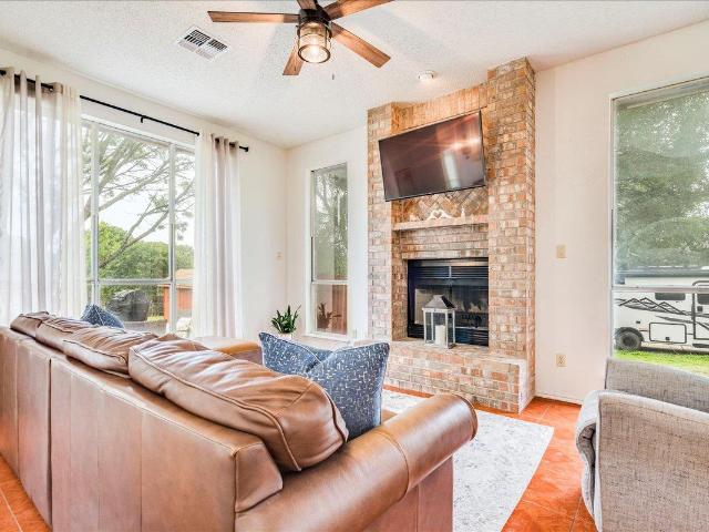 210 Meadow Woods Dr