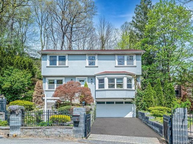 210 Mill Dam Ct, Centerport, NY 11721