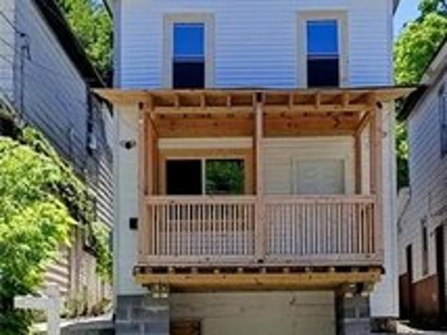 210 N 4th St, Jeannette, PA 15644