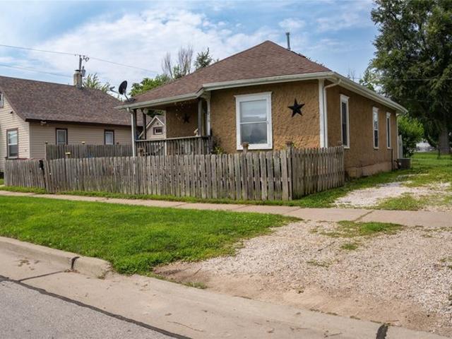 210 N 7th Ave, Marshalltown, IA 50158