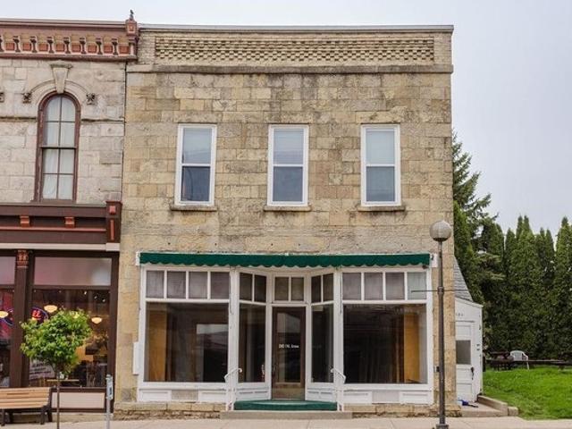 210 N Iowa St, Dodgeville, WI 53533