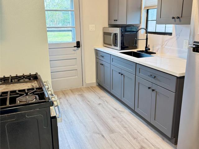 210 N Mattson St, West Columbia, TX 77486 | MLS #31868 | Compass