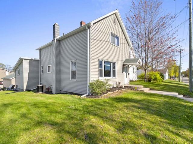 210 N Oakland Ave, Oconto Falls, WI 54154
