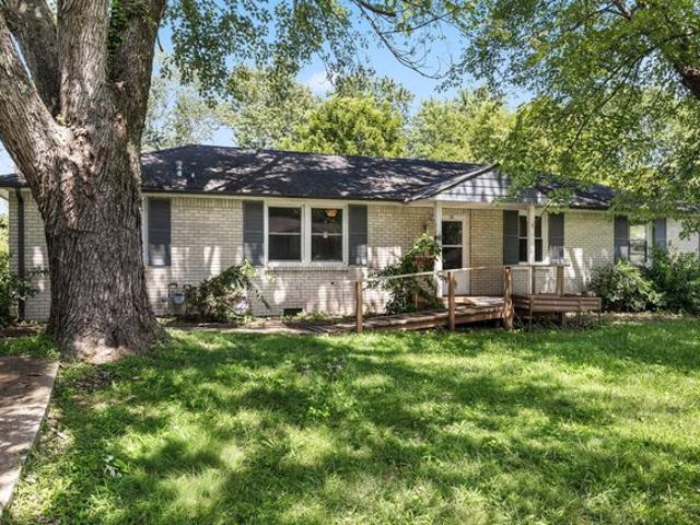 210 Nottingham Pl, Clarksville, TN 37042
