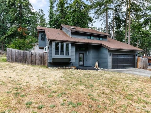 210 NW Calista Ct, Oak Harbor, WA 98277