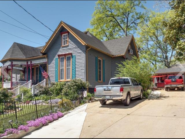 210 S 6th St