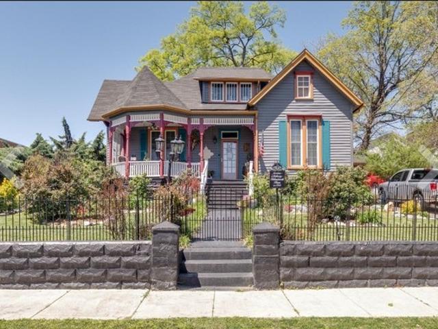 210 S 6th St, Pulaski, TN 38478