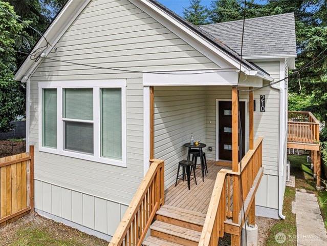 210 S Cambrian Ave, Bremerton, WA 98312