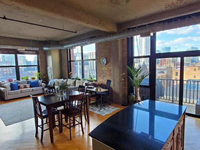 210 S Desplaines Street # 512