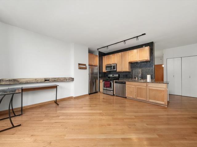 210 S Desplaines Street # 908