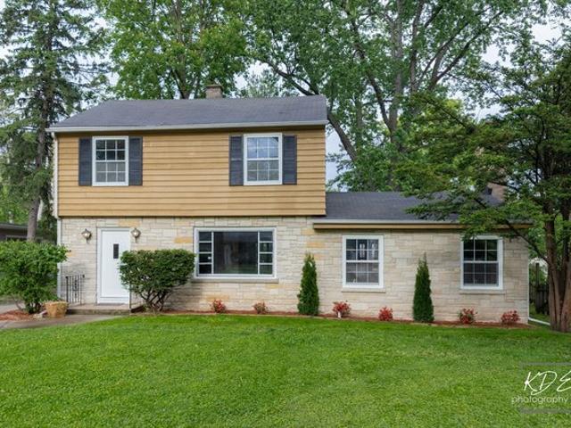 210 S Gladstone Ave, Aurora, IL 60506