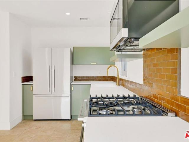210 S Hamilton Drive 04