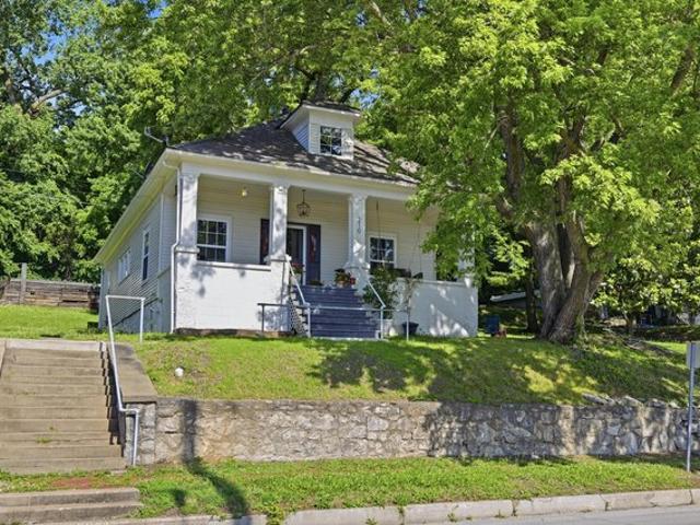 210 S Jefferson St, Neosho, MO 64850