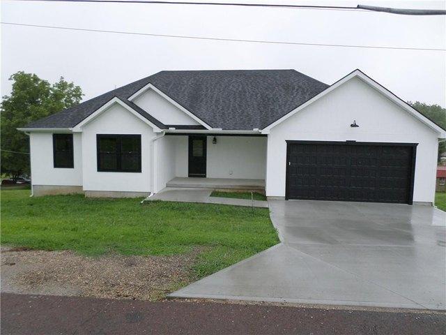 210 S Park St, Troy, KS 66087