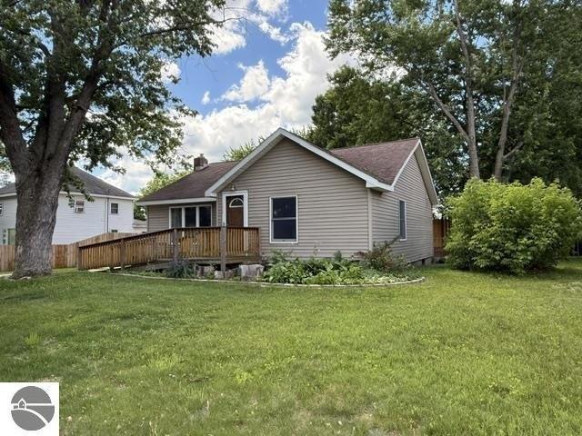 210 S Pine St, Marion, MI 49665