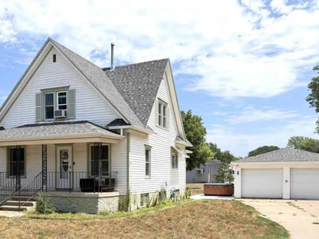 210 S Pleasant St, Pierce, NE 68767