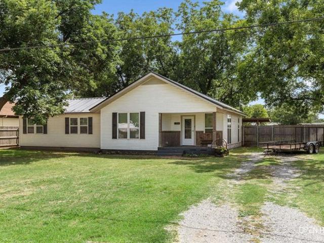 210 S Pr, Petrolia, TX 76377