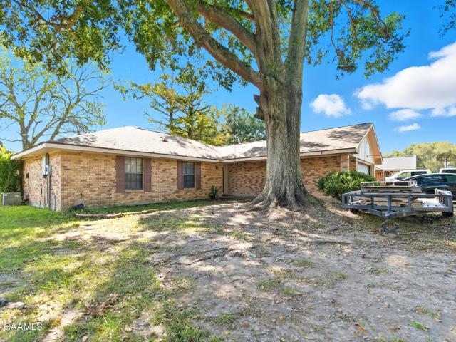 210 Sandalwood Dr, Lafayette, LA 70507 | MLS #2500004 | Compass