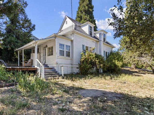 210 SE 4TH ST