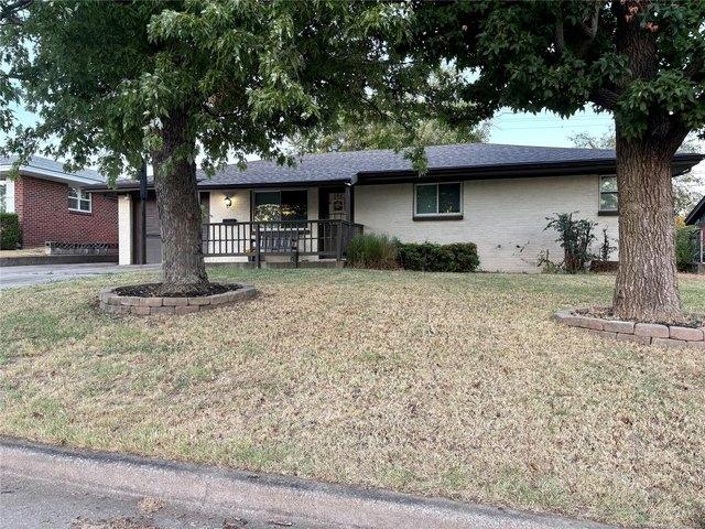 210 SE Elmhurst Ave, Bartlesville, OK 74006