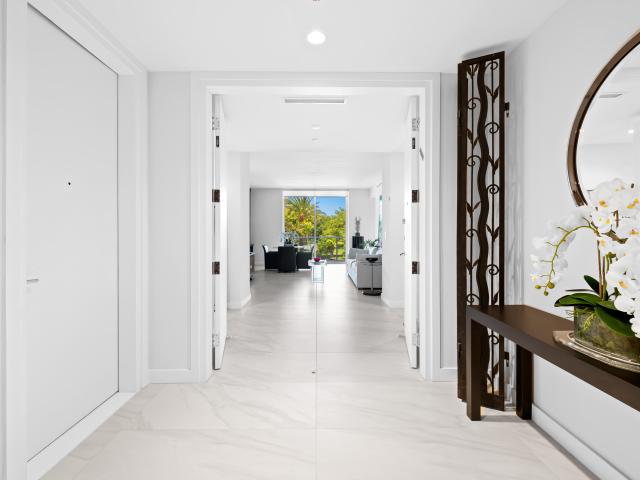 210 SE Mizner Blvd, Unit 301, Boca Raton, FL 33432 | MLS #R11138