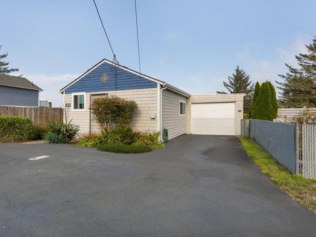 210 SE Surf Ave, Lincoln City, OR 97367